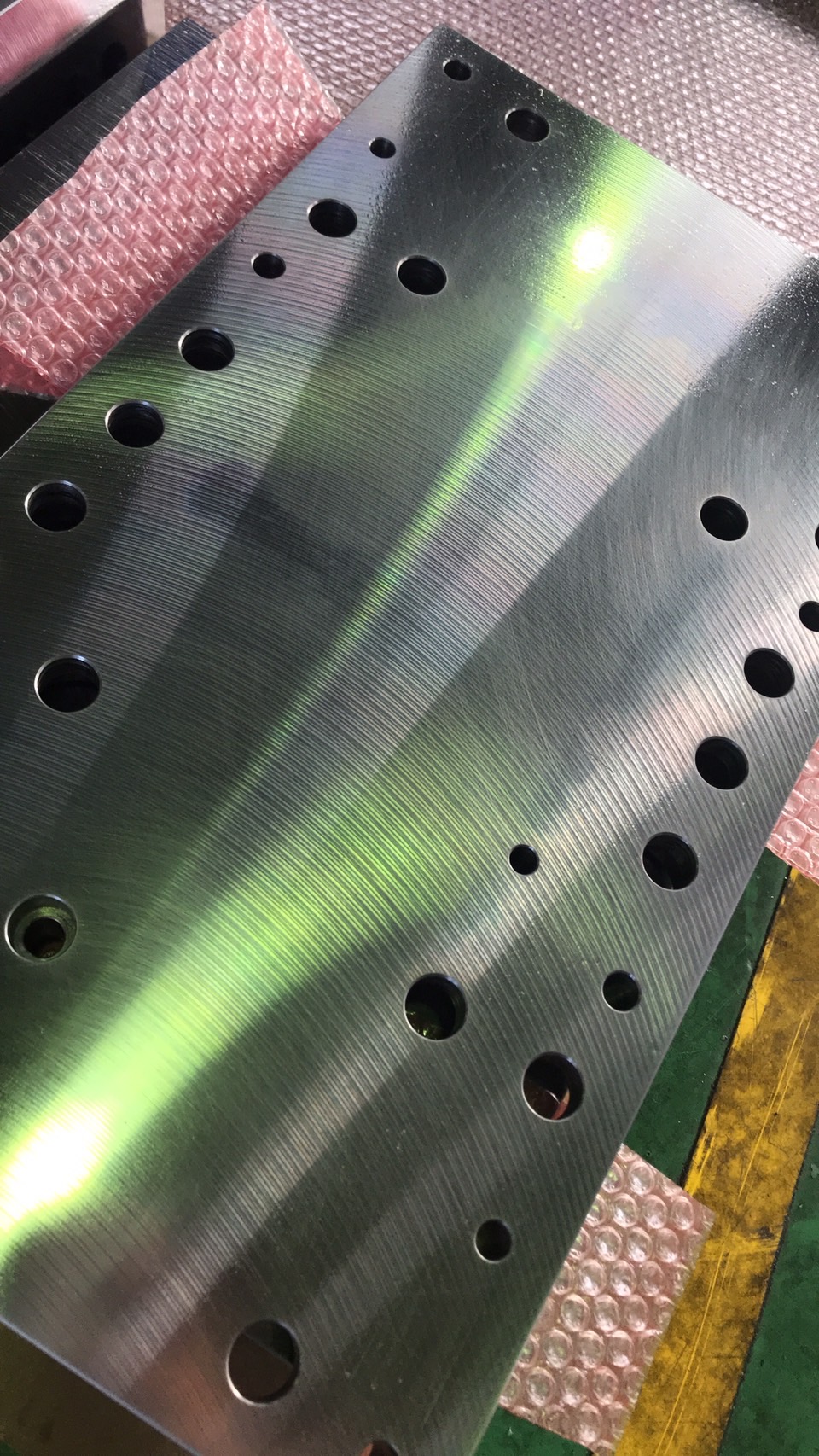 プレート加工 SUS440 金型部品 多品種 - 有限会社 新栄精器