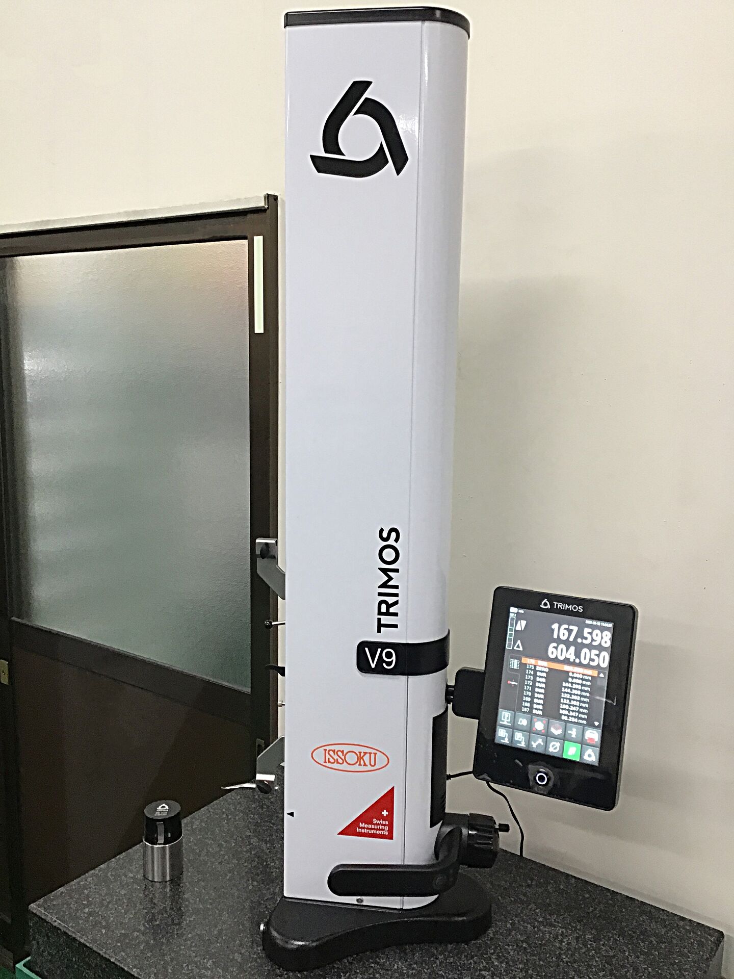 高性能縦型万能測長機 TRIMOS社製 V9-700 - 有限会社 大堀研磨工業所